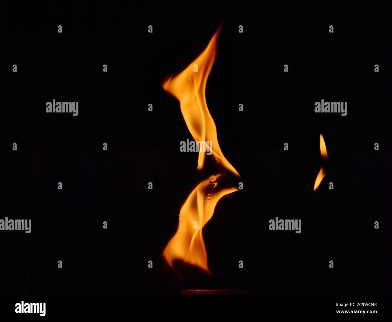 Fire, flames against a black background with reflection Stock Photo - Alamy