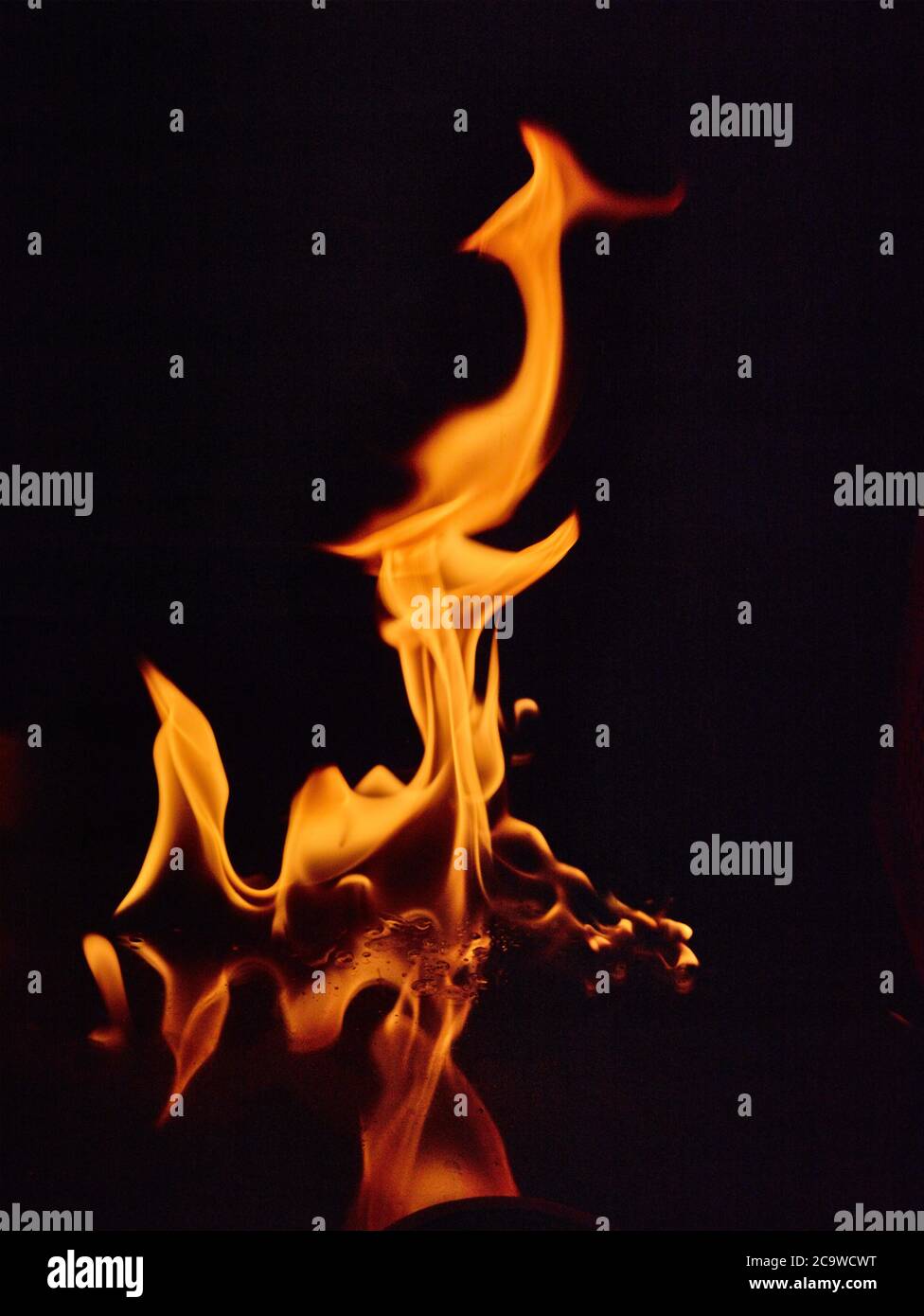 Fire, flames against a black background with reflection Stock Photo - Alamy