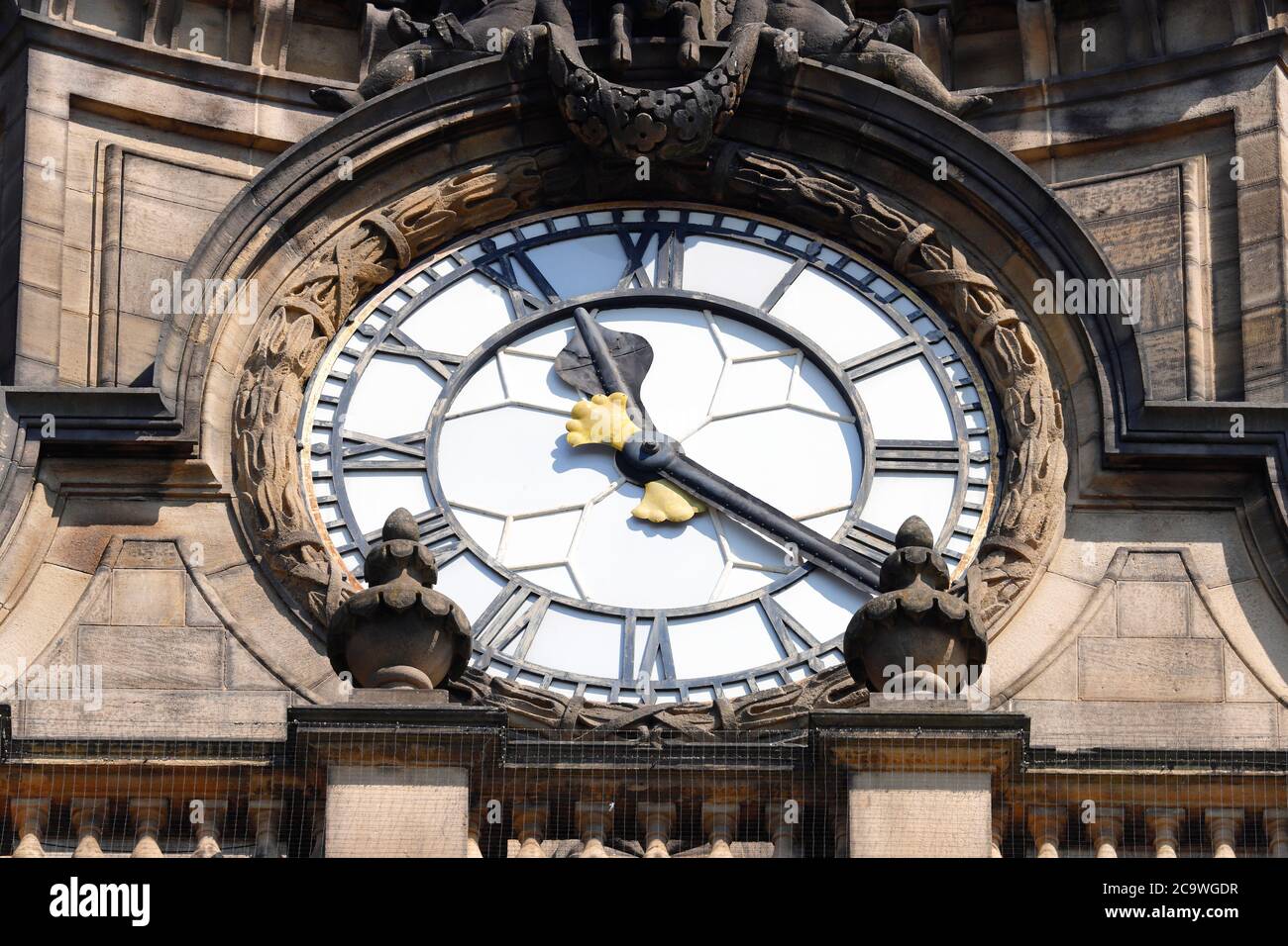 Leeds Town Hall Clock Stock Photo - Alamy
