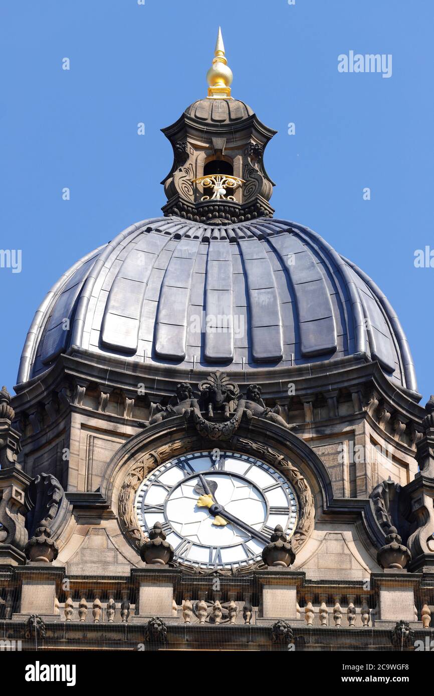 Leeds clock hi-res stock photography and images - Alamy