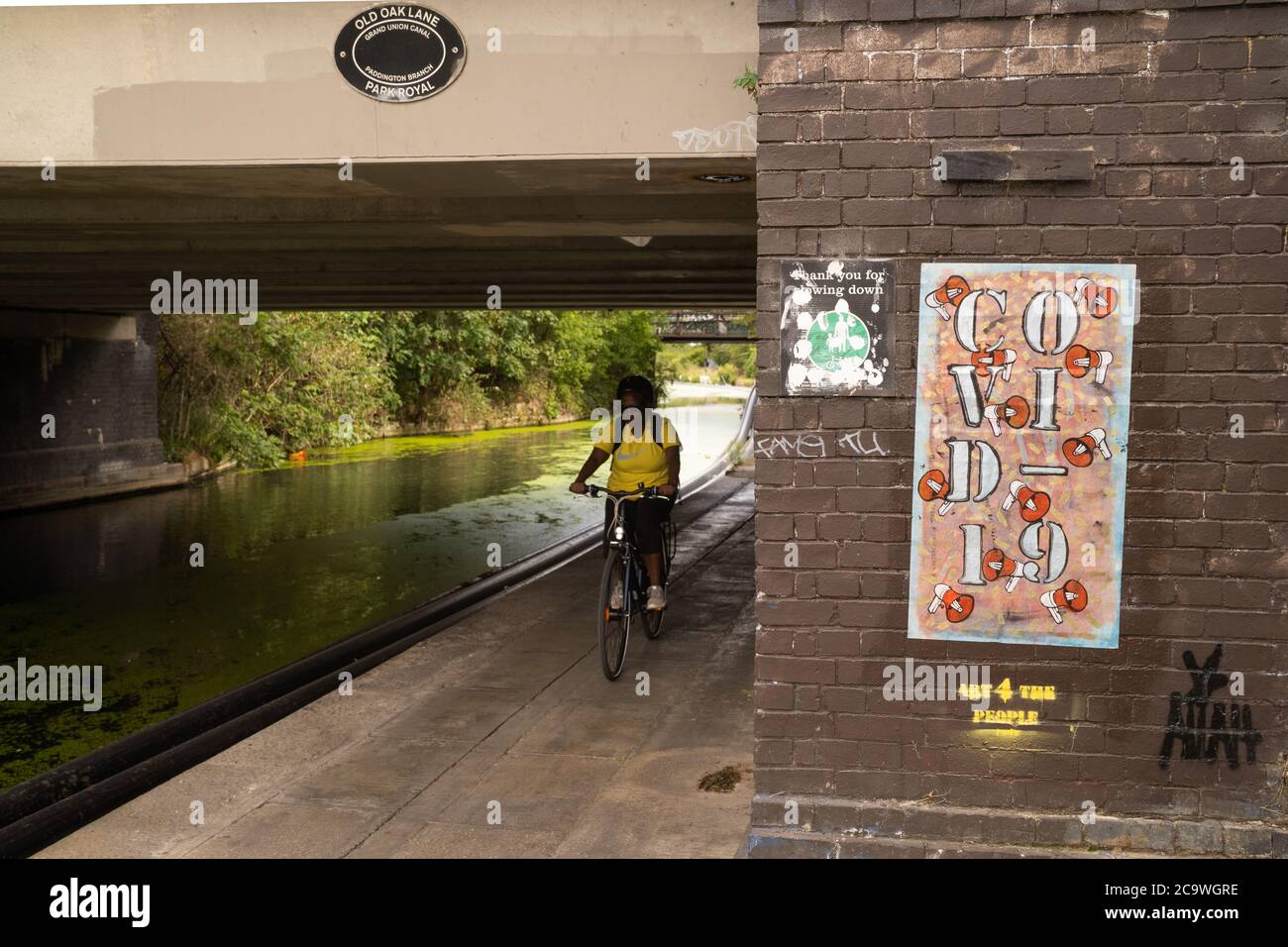 London canal bike grand union hi-res stock photography and images - Alamy