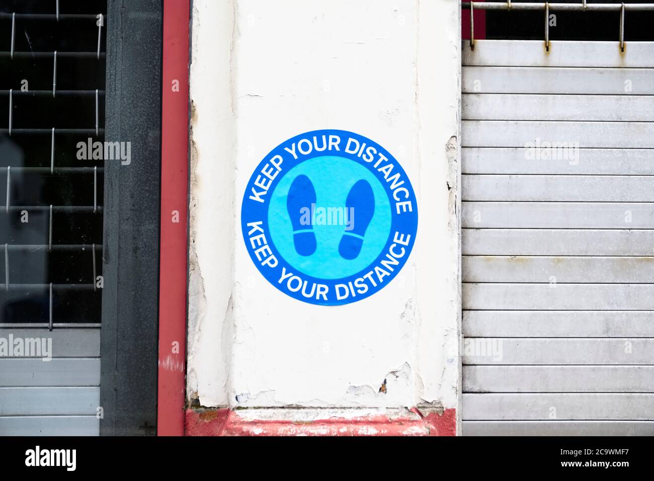 Social distancing sign for shop customer queue Stock Photo - Alamy