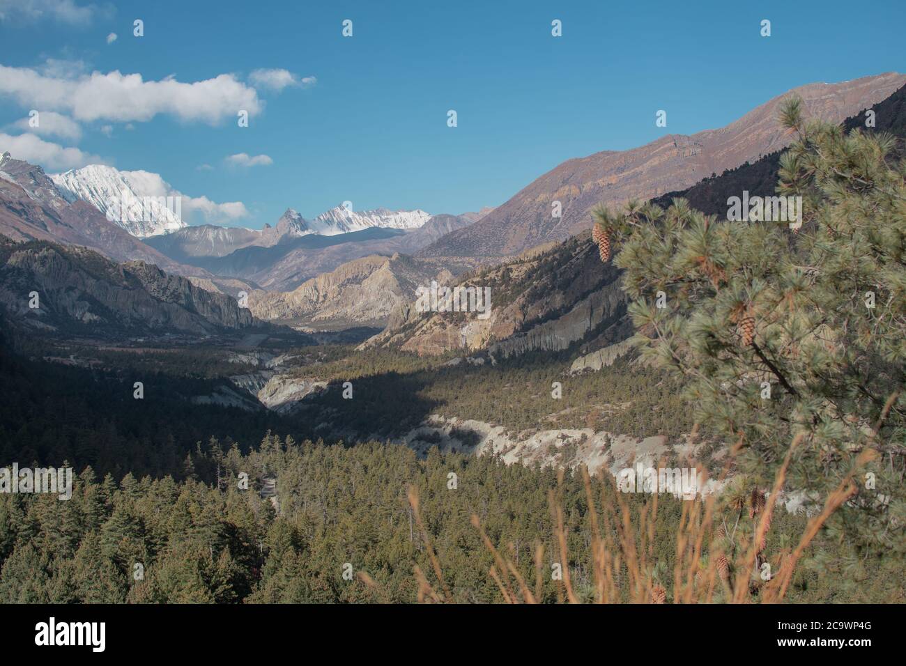 Mountains trekking Annapurna circuit, Marshyangdi river valley, Humde ...