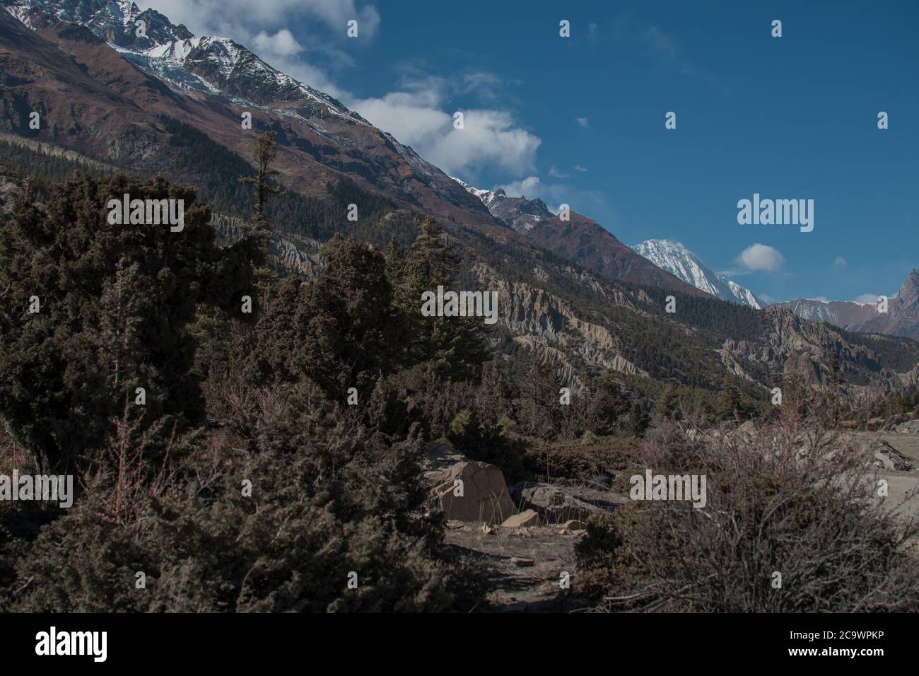 Mountains trekking Annapurna circuit, Marshyangdi river valley ...