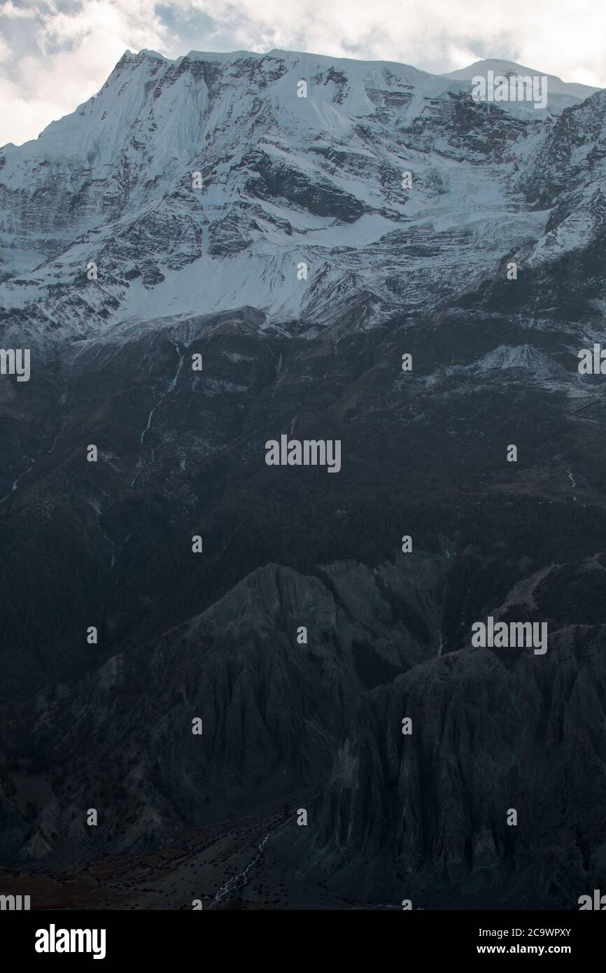 Mountains trekking Annapurna circuit, Marshyangdi river valley ...