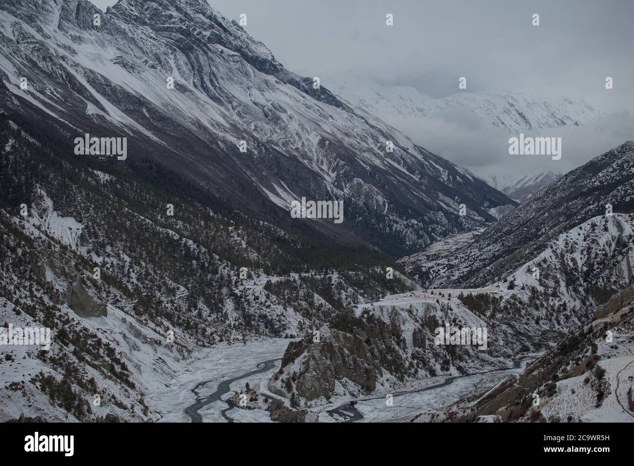 Marshyangdi river by Ledar village, trekking Annapurna circuit ...