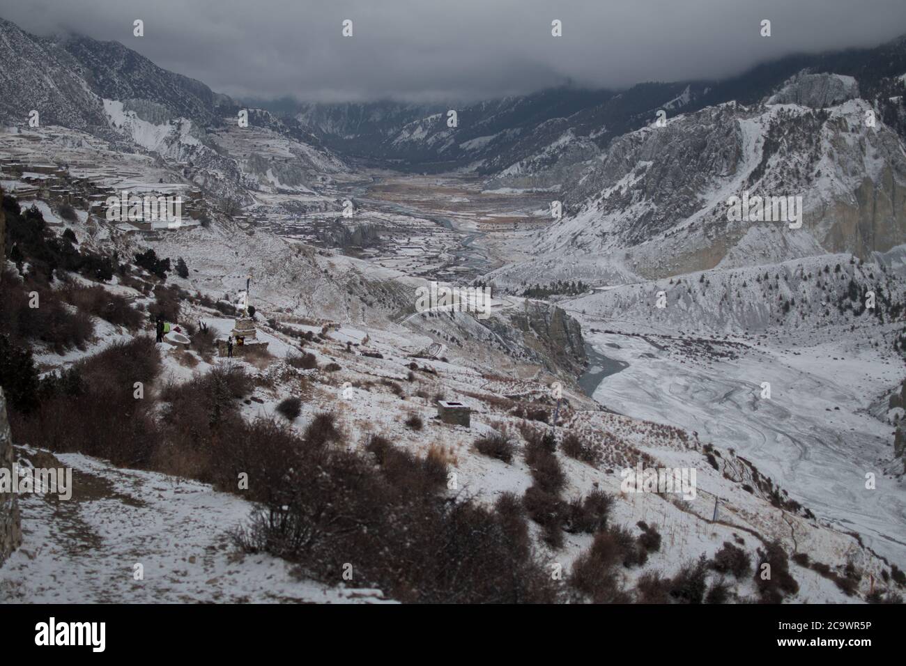 Ledar mountain village in snow by Marshyangdi river, trekking Annapurna ...