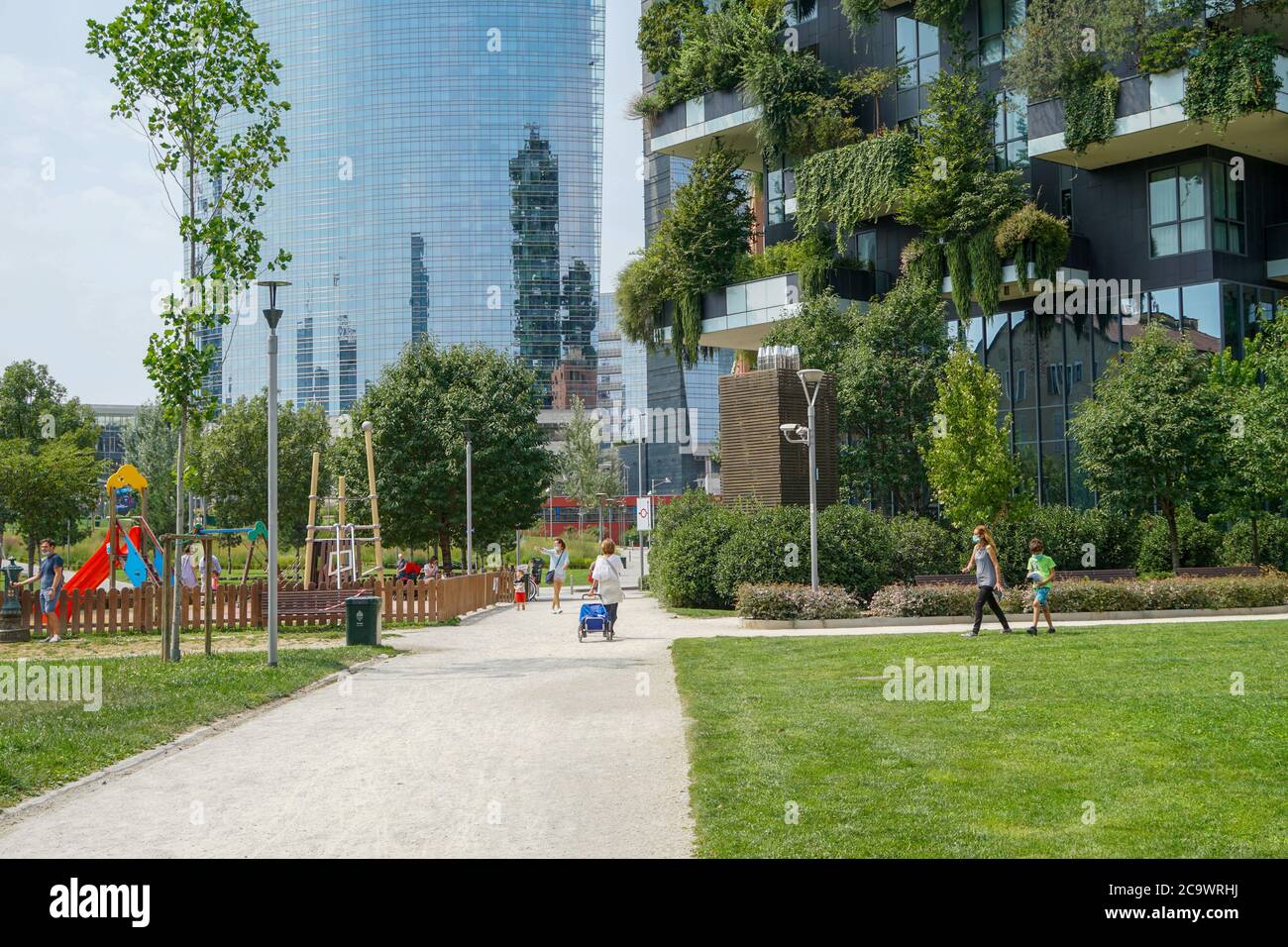 Milan 07/15/2020: public garden in Milan Porta Nuova with view of ...