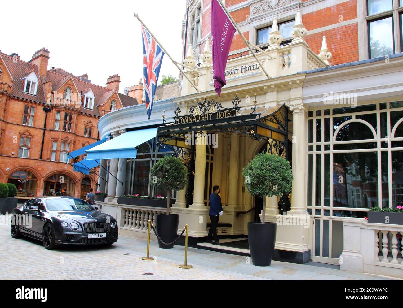 Hotel doorman with mask hi-res stock photography and images - Alamy