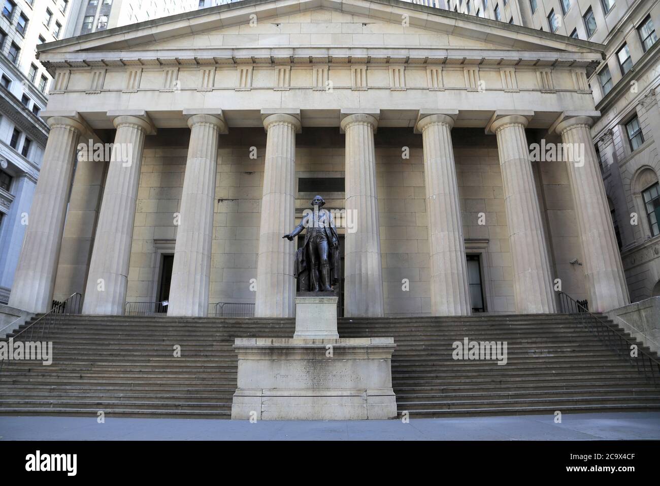 George Washington Monument Statue and Federal Hall National Memorial ...