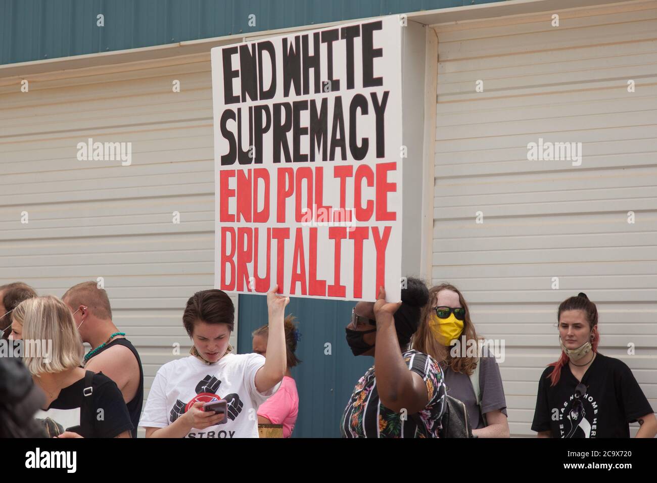 Zinc, Arkansas, USA. 2nd Aug, 2020. Aug. 2, 2020: Protesters hold up ...