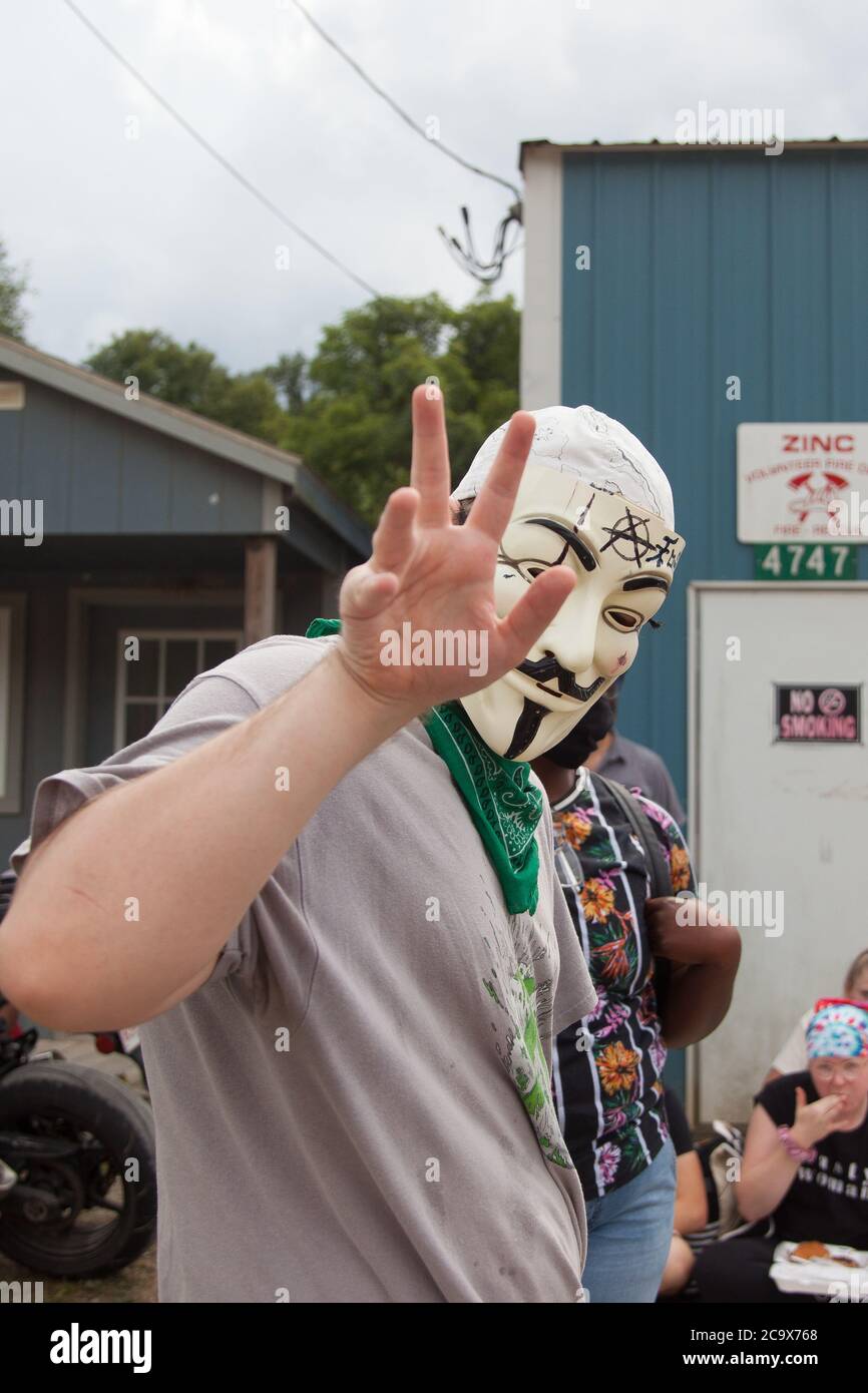 Anonymous guns hi-res stock photography and images - Alamy