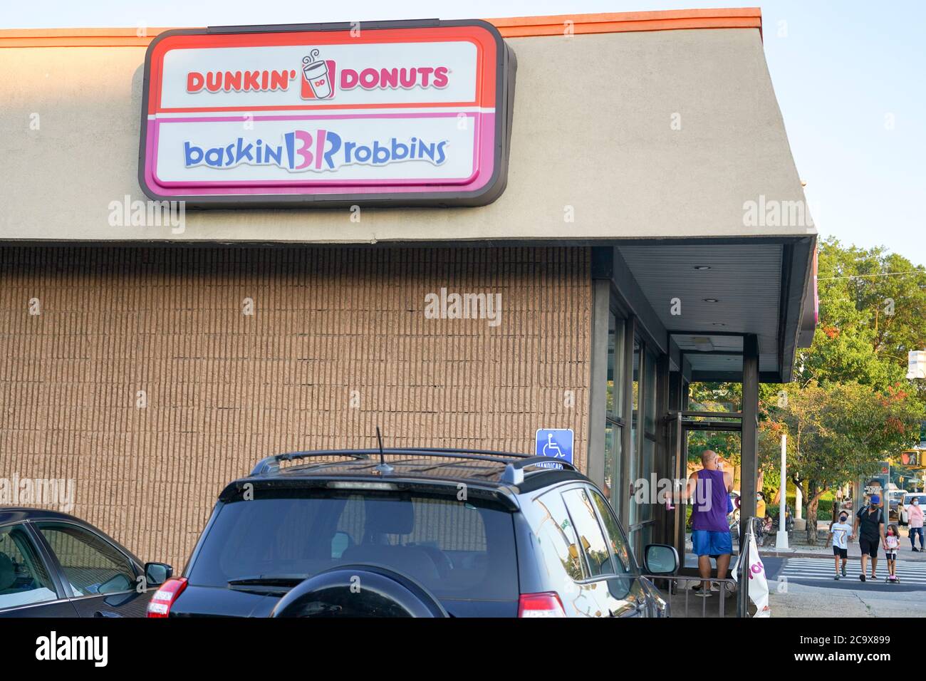 Dunkin Donuts Store High Resolution Stock Photography and Images - Alamy