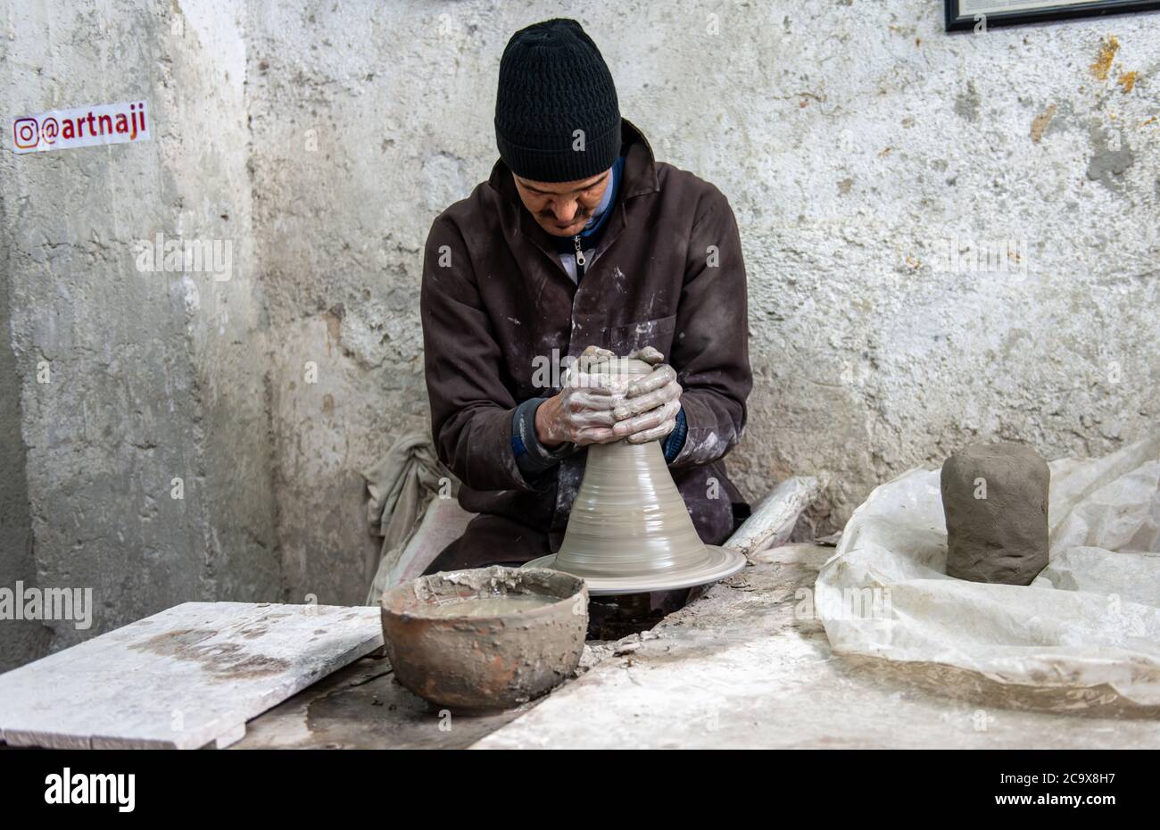 Potter Artisan of Fes, Morocco Stock Photo - Alamy
