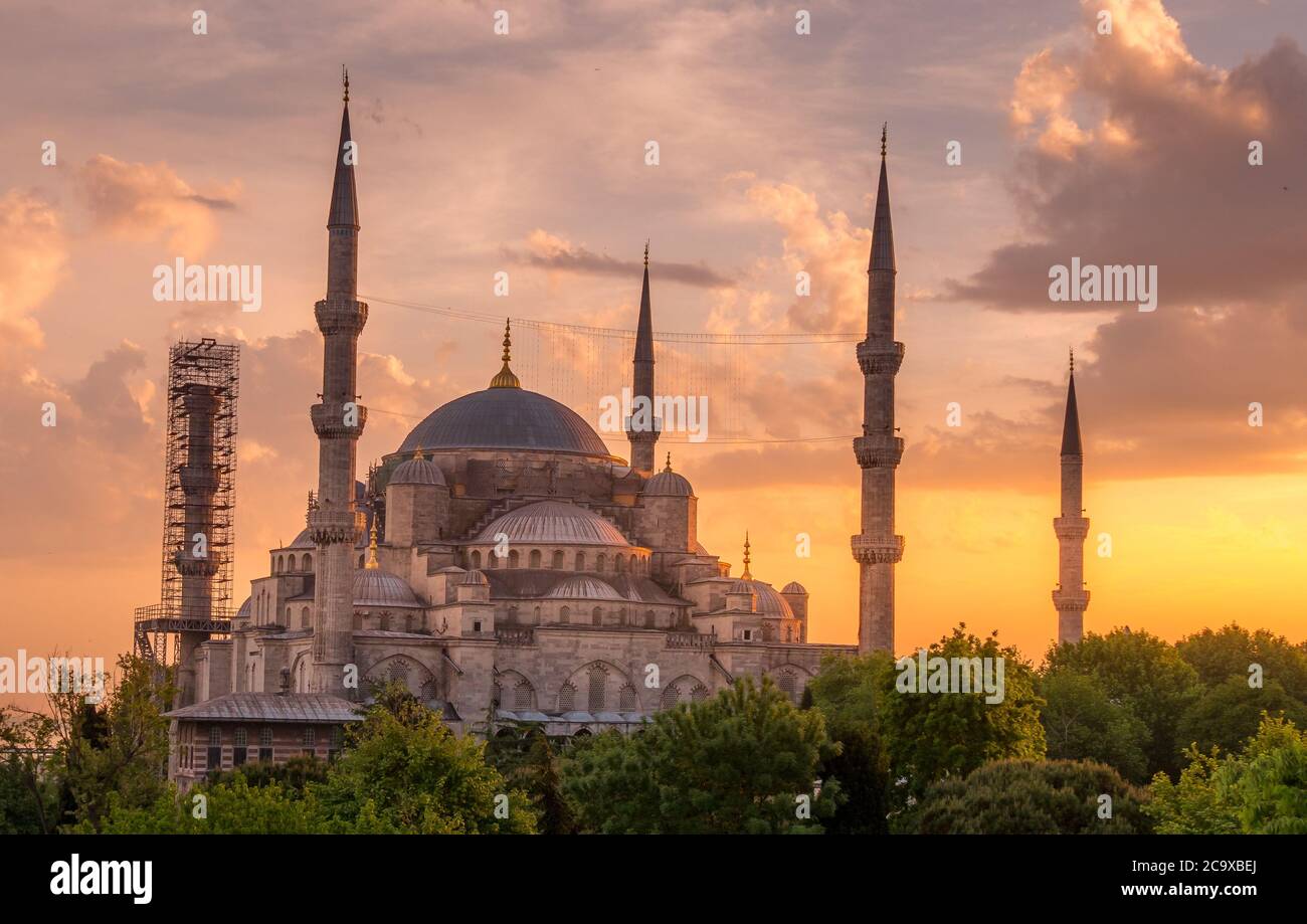 the blue mosque at sunset in istanbul Stock Photo - Alamy
