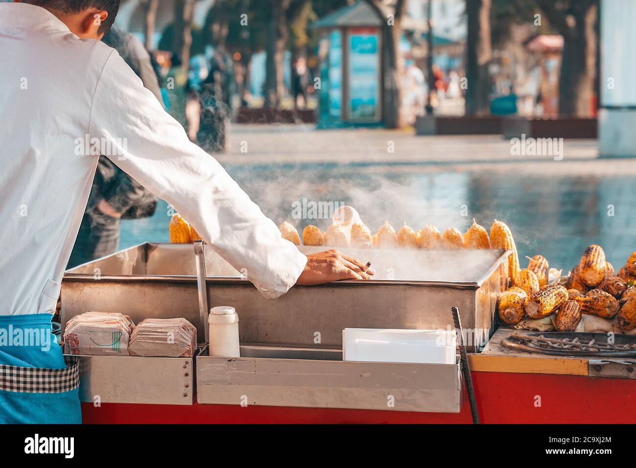 18.12.2019, Istanbul, Turkey. Traditional street food. The corn seller ...