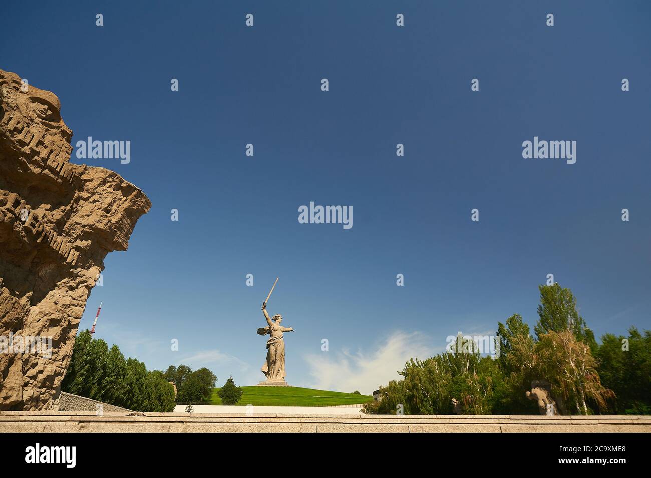 Family holding sign outdoors hi-res stock photography and images - Alamy