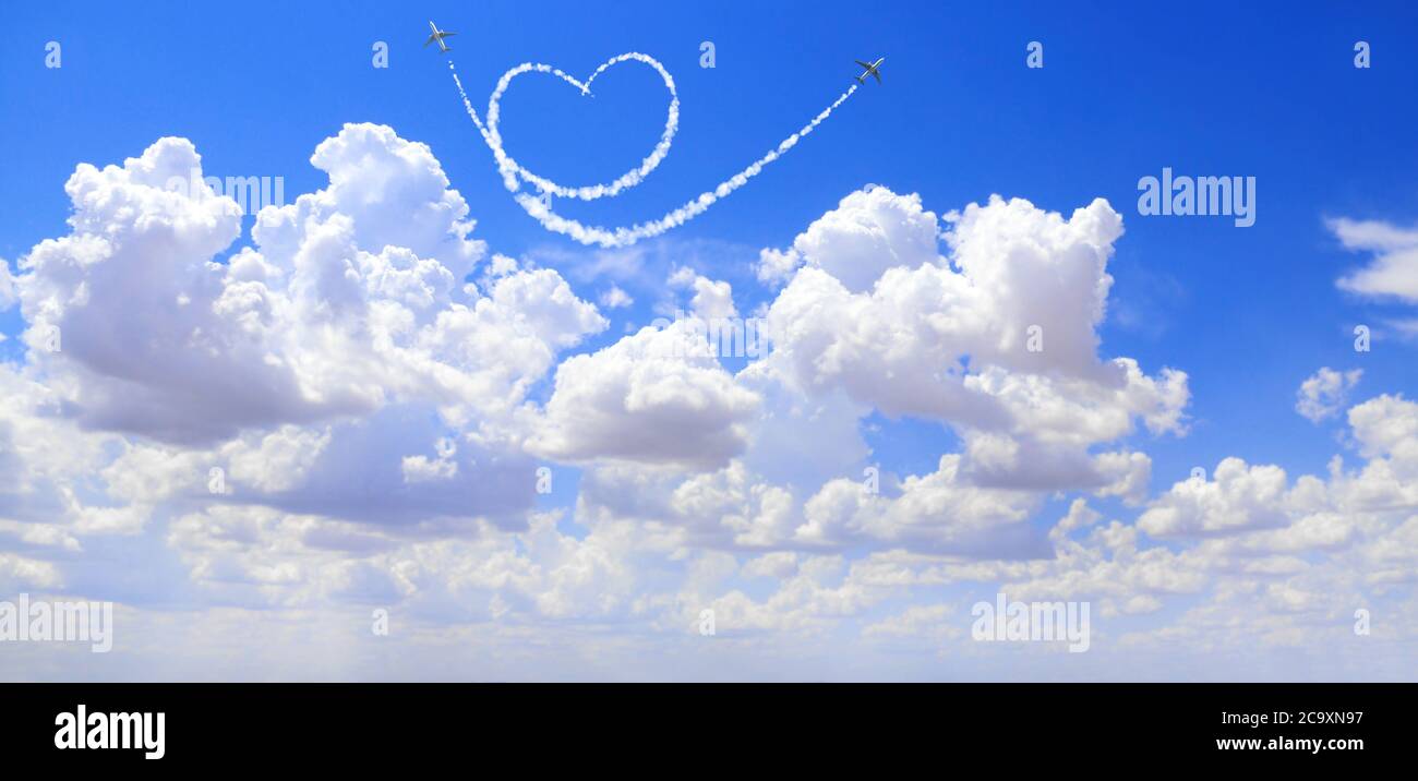 Airplane flying in heart shape hi-res stock photography and images - Alamy