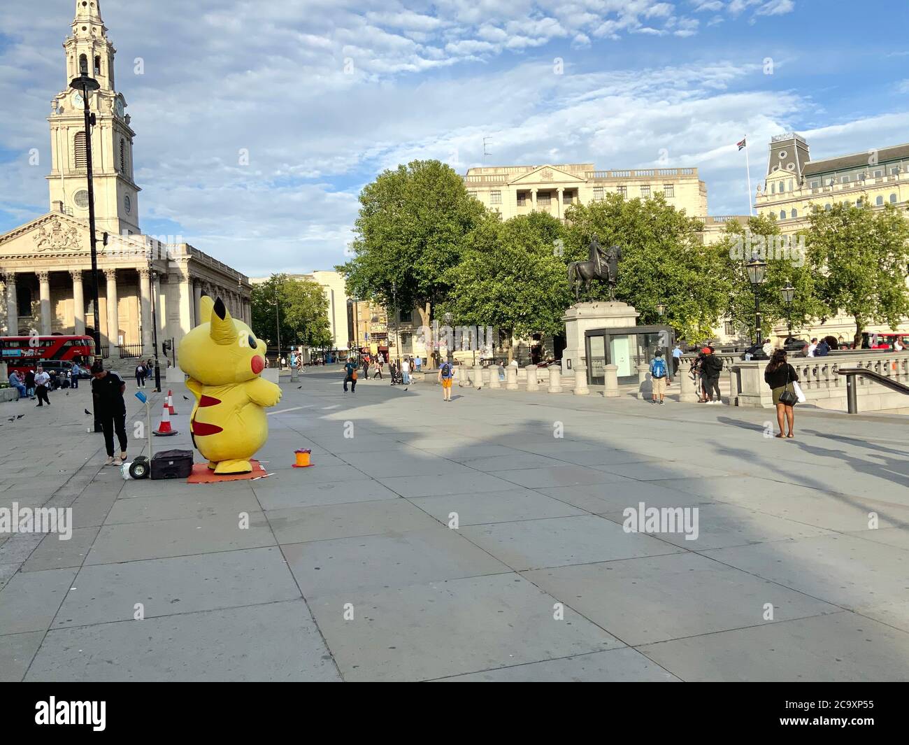London national gallery square dawn hi-res stock photography and images ...