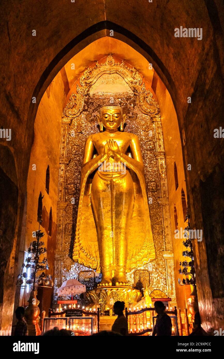 Ananda Buddhist Temple built by King Kyansittha in 1105. Bagan ...