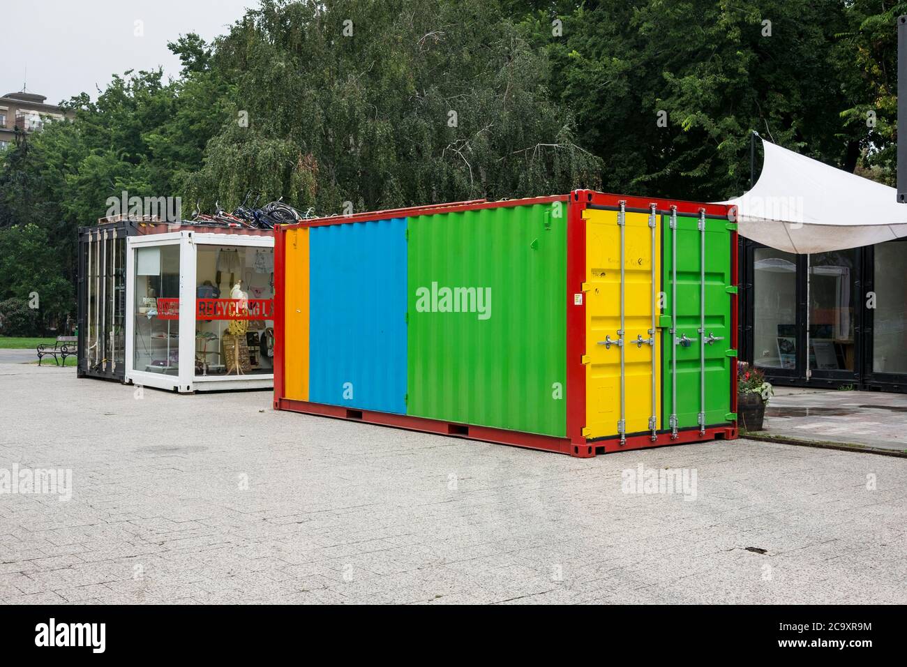 Shipping container shops hi-res stock photography and images - Alamy