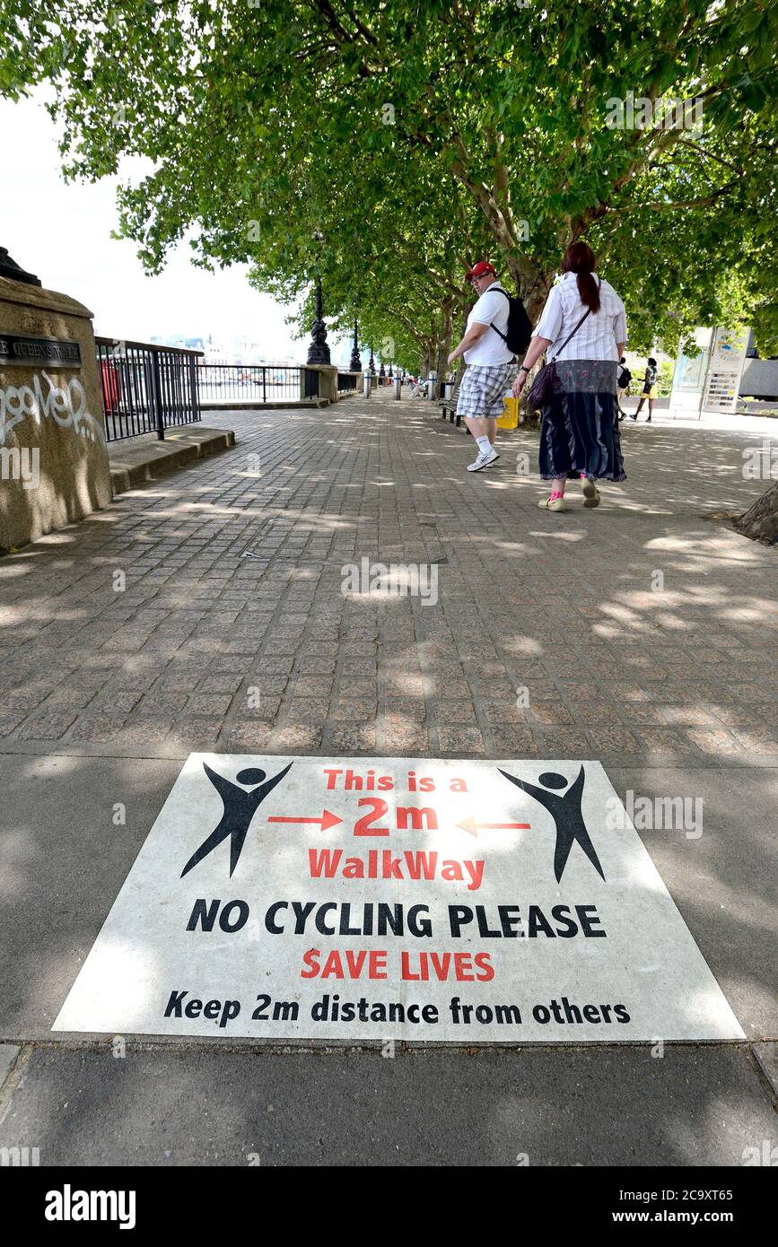 Cycling social distancing hi-res stock photography and images - Alamy