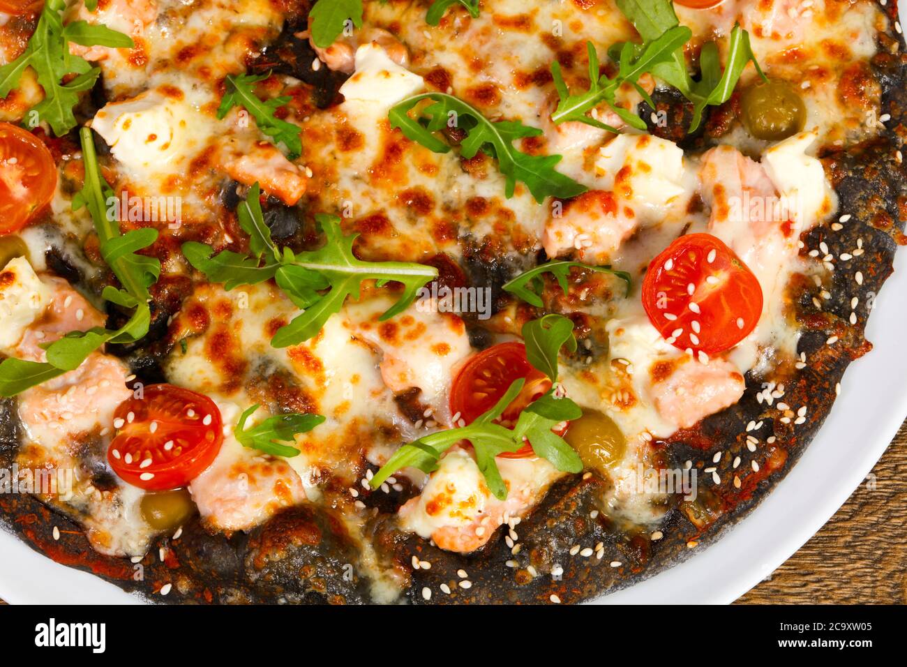 Pizza with salmon and mozzarella with ruccola Stock Photo - Alamy