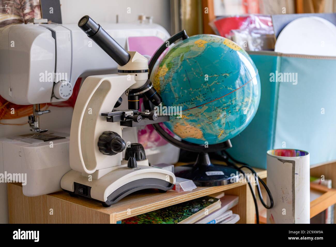 Microscope cutout hi-res stock photography and images - Alamy