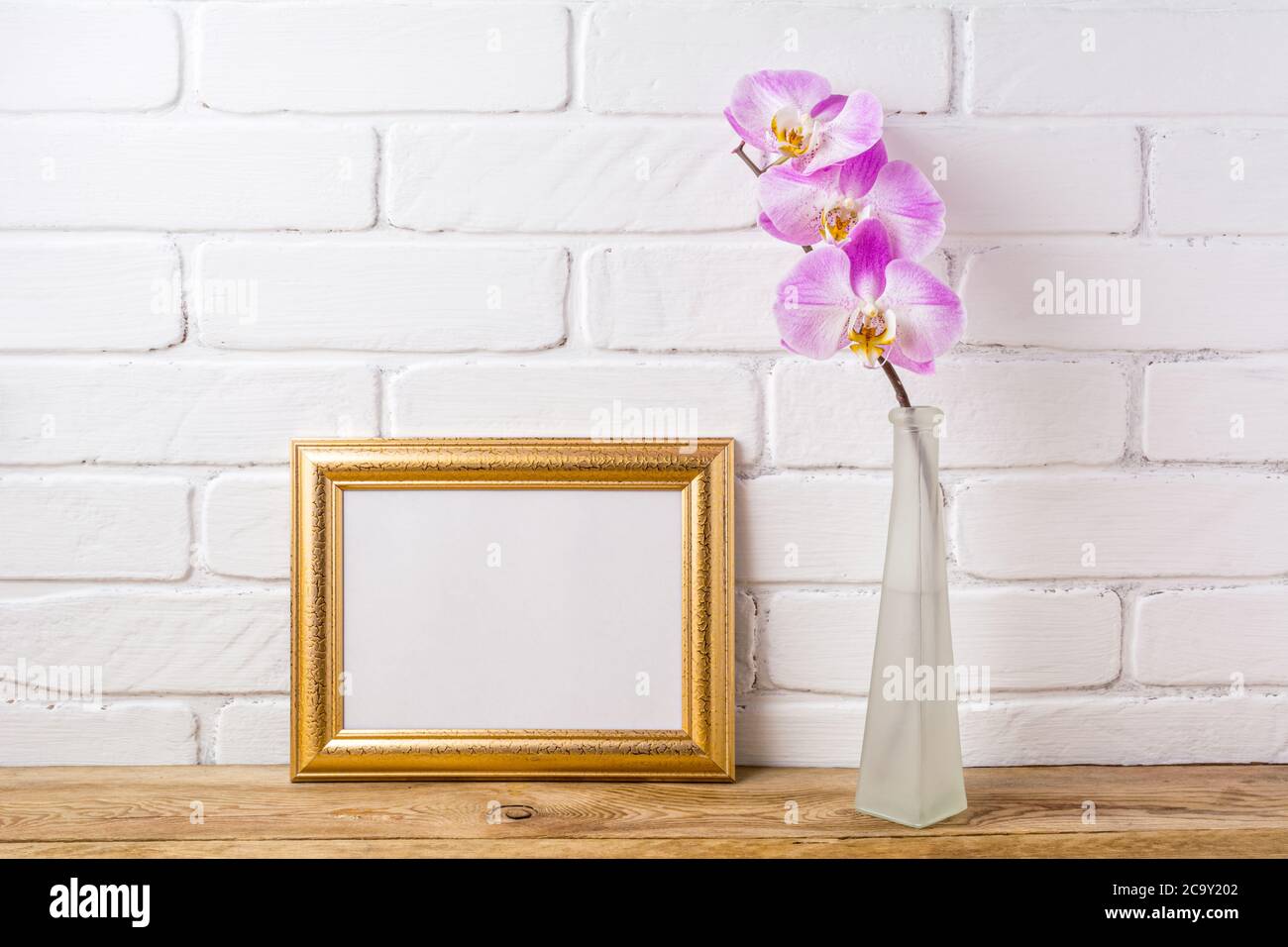 Gold artwork hi-res stock photography and images - Alamy