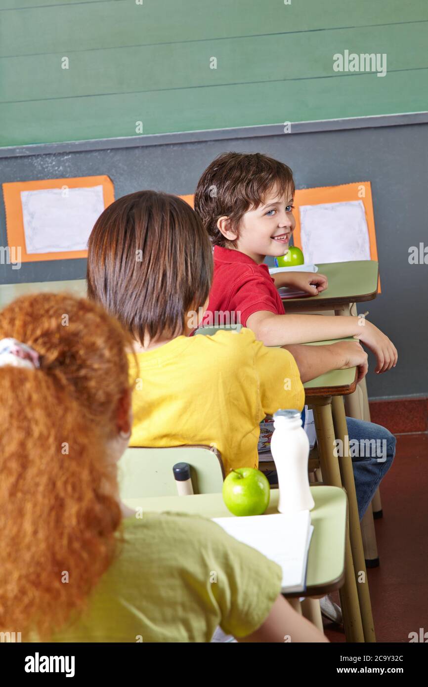 Class learns together in primary school Stock Photo - Alamy