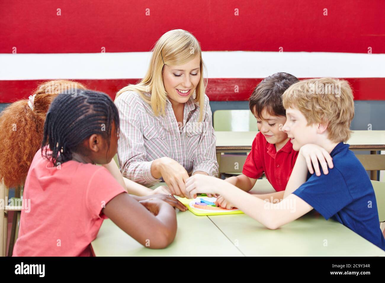 Primary school children table hi-res stock photography and images - Alamy