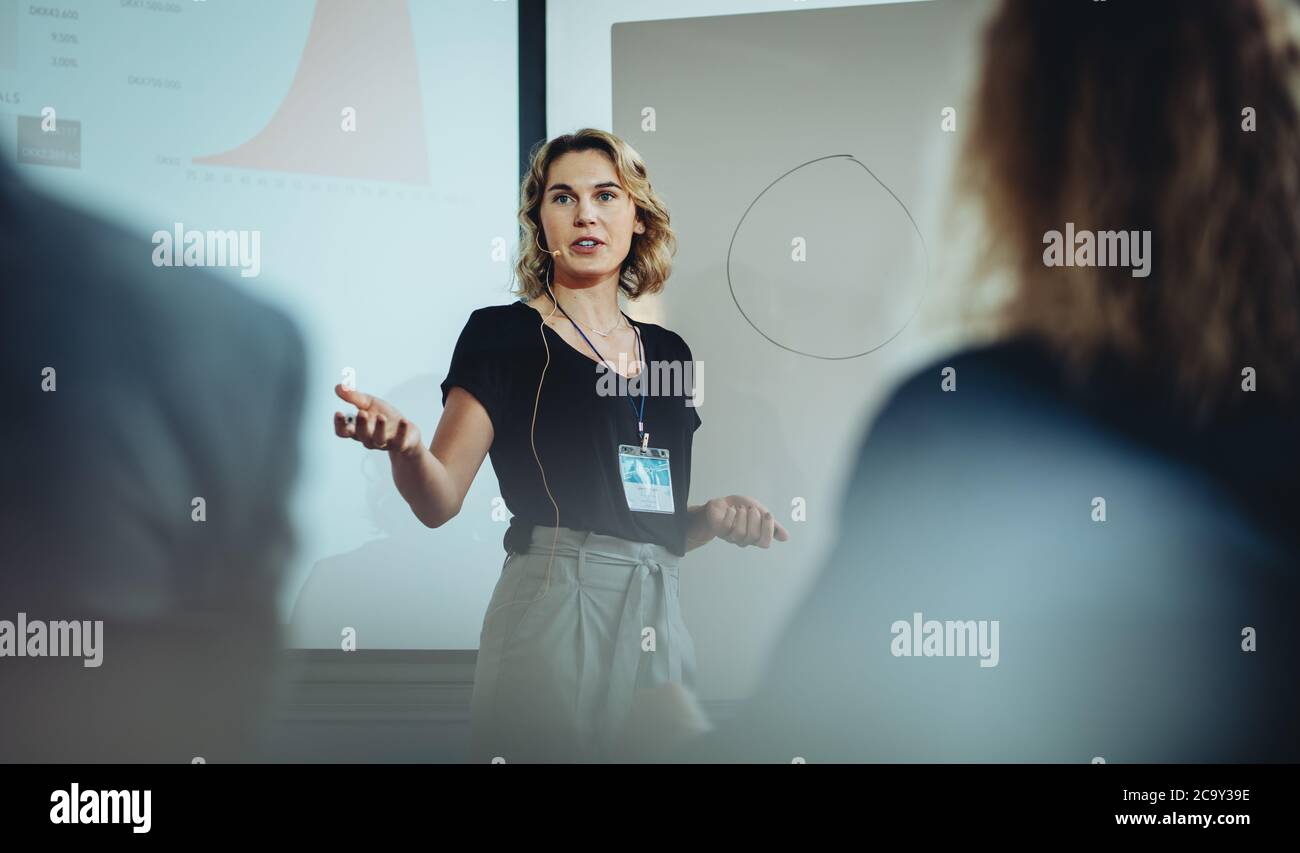 Public speaking hi-res stock photography and images - Alamy