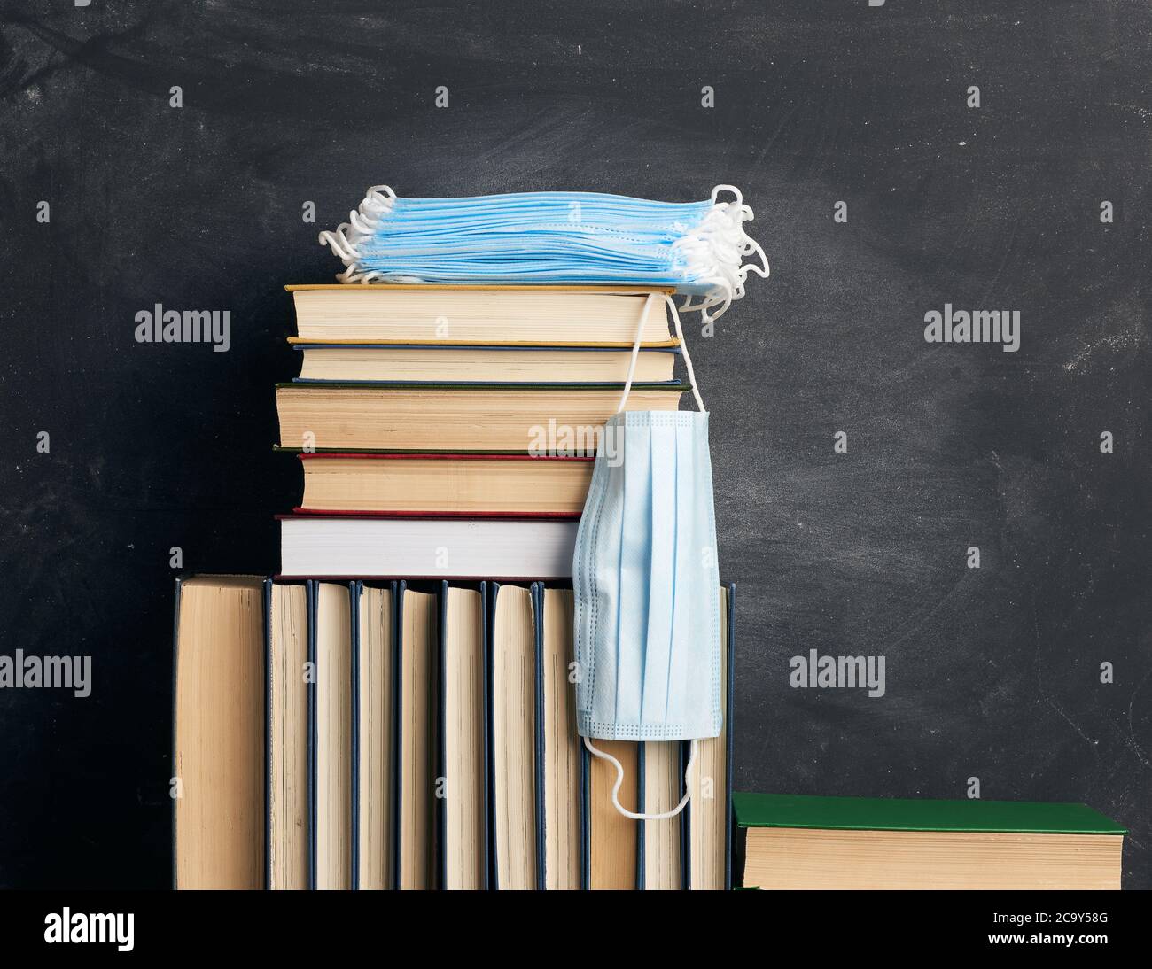 Medical school library hi-res stock photography and images - Alamy