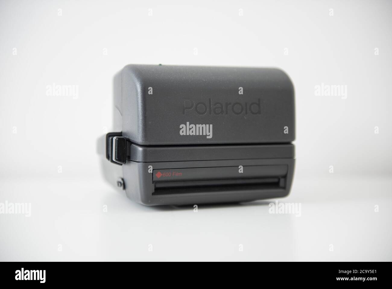 A Polaroid One Step Close up 600 instant film camera Stock Photo - Alamy