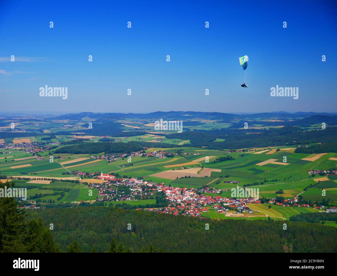 Neukirchen, Germany: A parachute over the city Stock Photo - Alamy