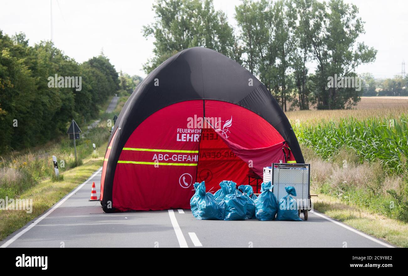 Asbestos checking hi-res stock photography and images - Alamy