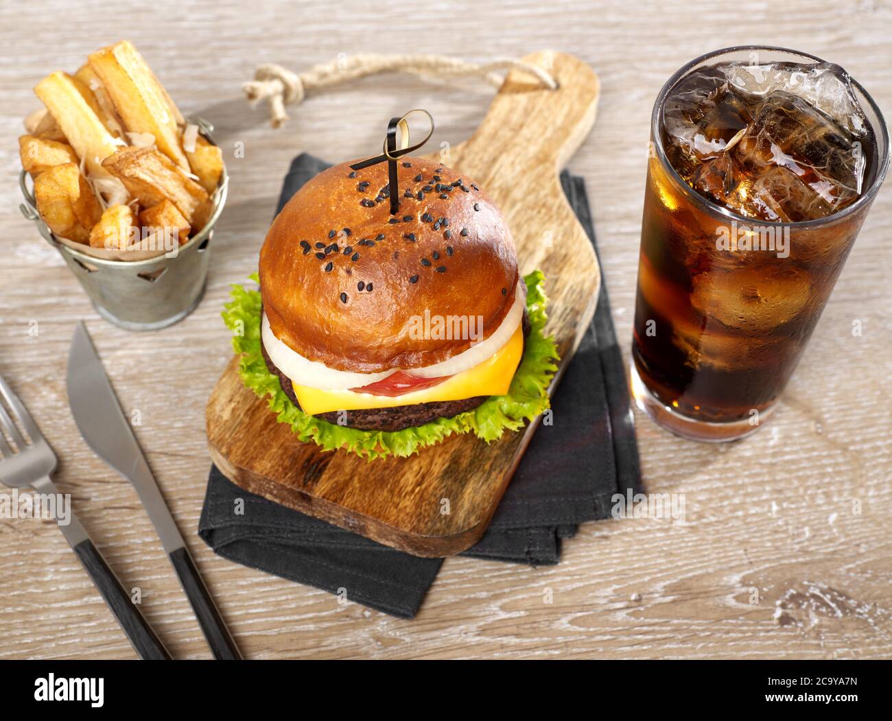 Cheeseburger with cola Stock Photo - Alamy