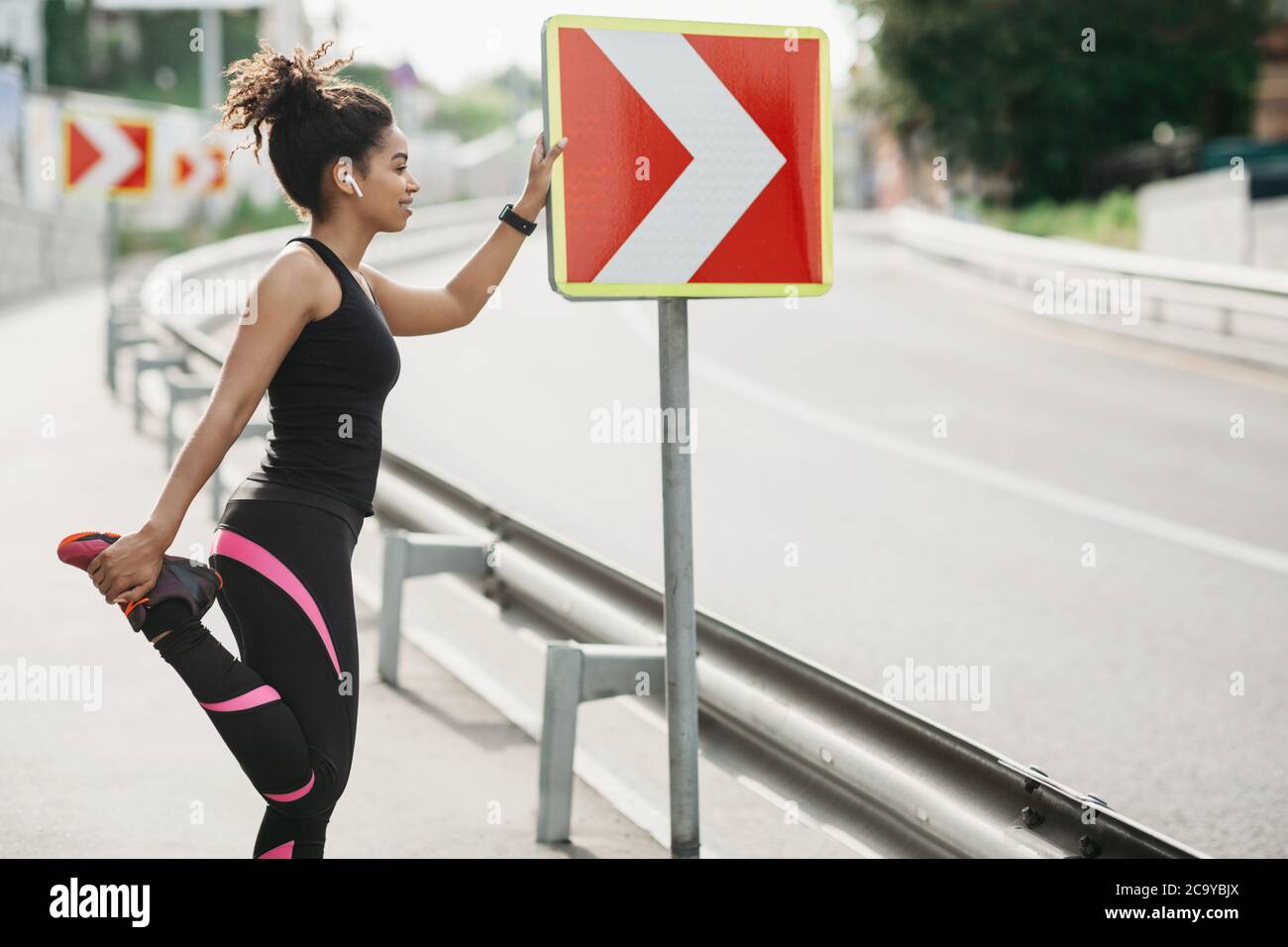 Jogging track sign hi-res stock photography and images - Alamy