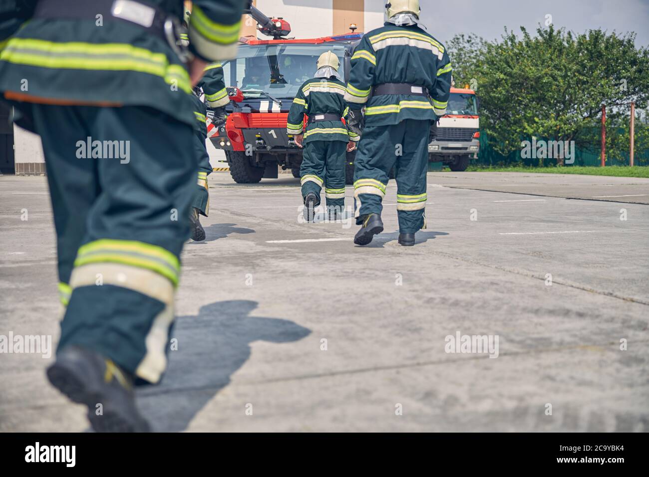 Firefighter running to truck hi-res stock photography and images - Alamy