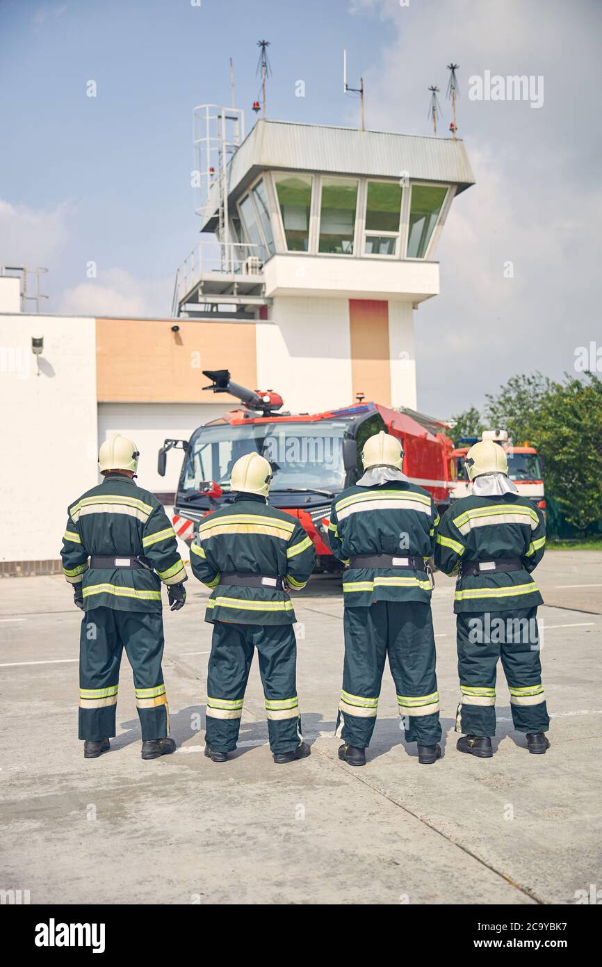 Emergency fire truck men rescue hi-res stock photography and images - Alamy