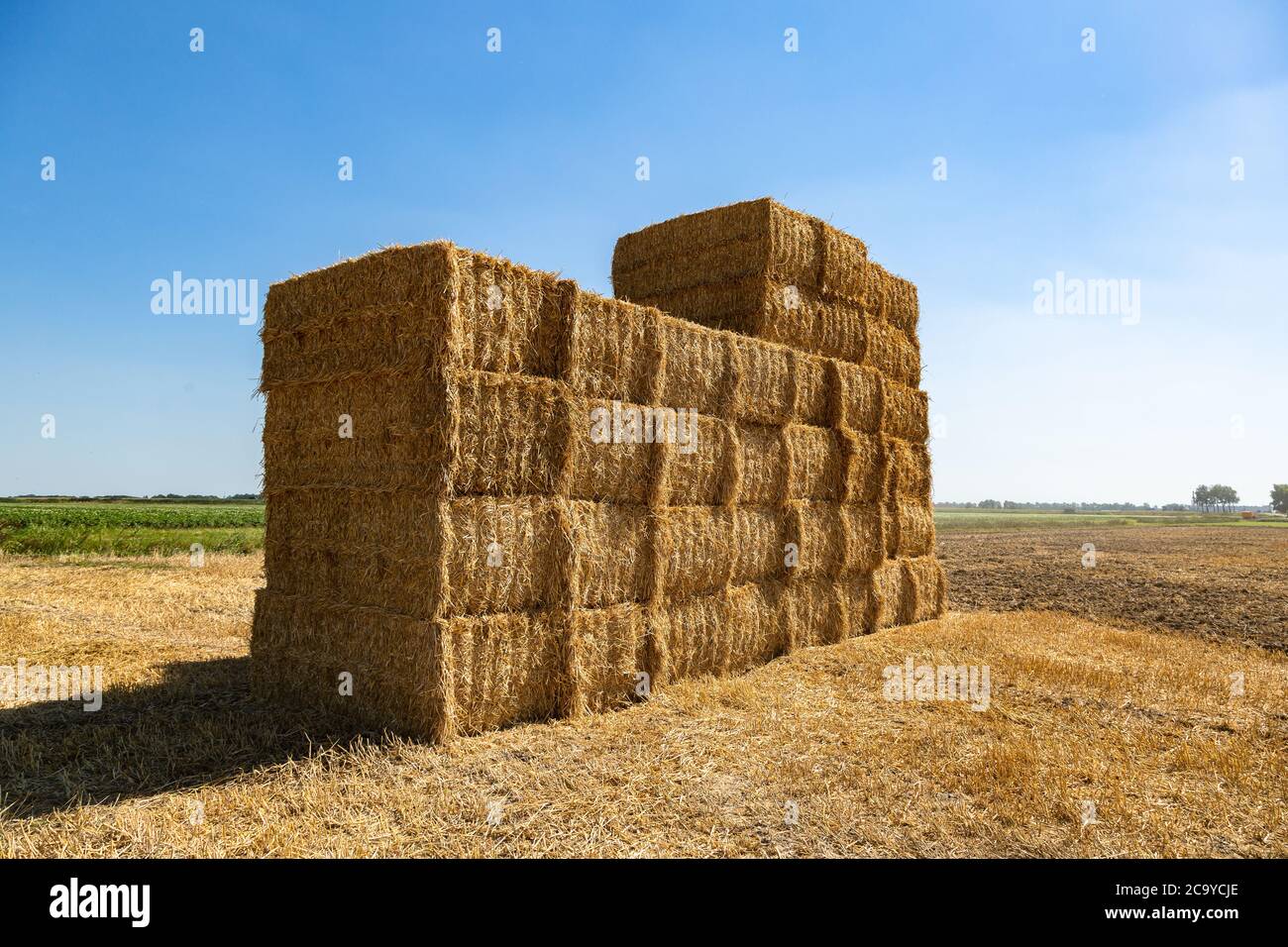 Large straw bales stacked hi-res stock photography and images - Alamy
