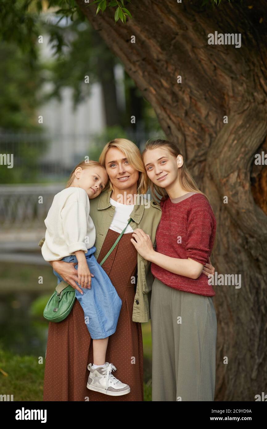 Family father mother two daughters hi-res stock photography and images ...