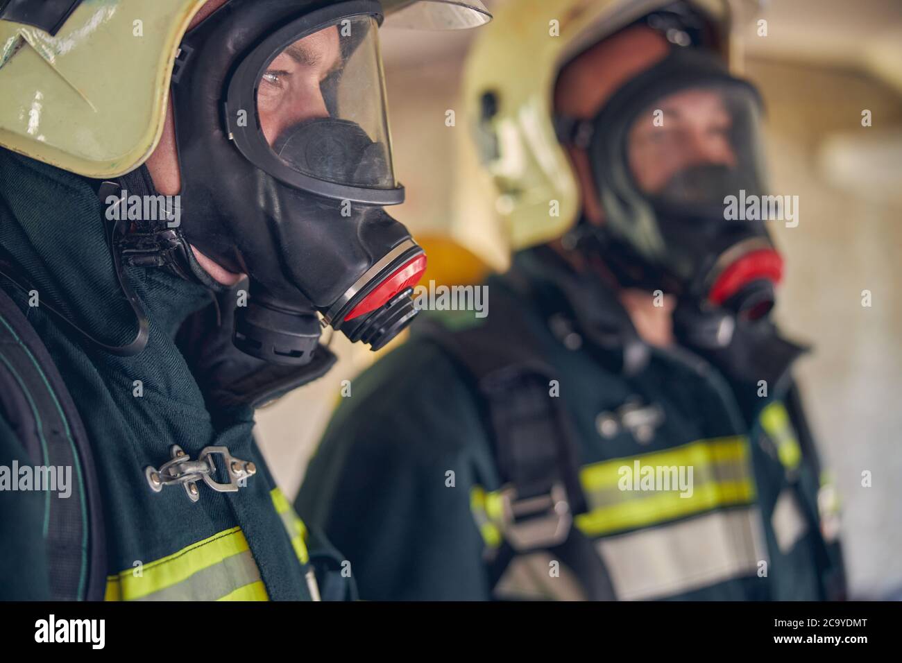 Firefighter mask tank hi-res stock photography and images - Alamy