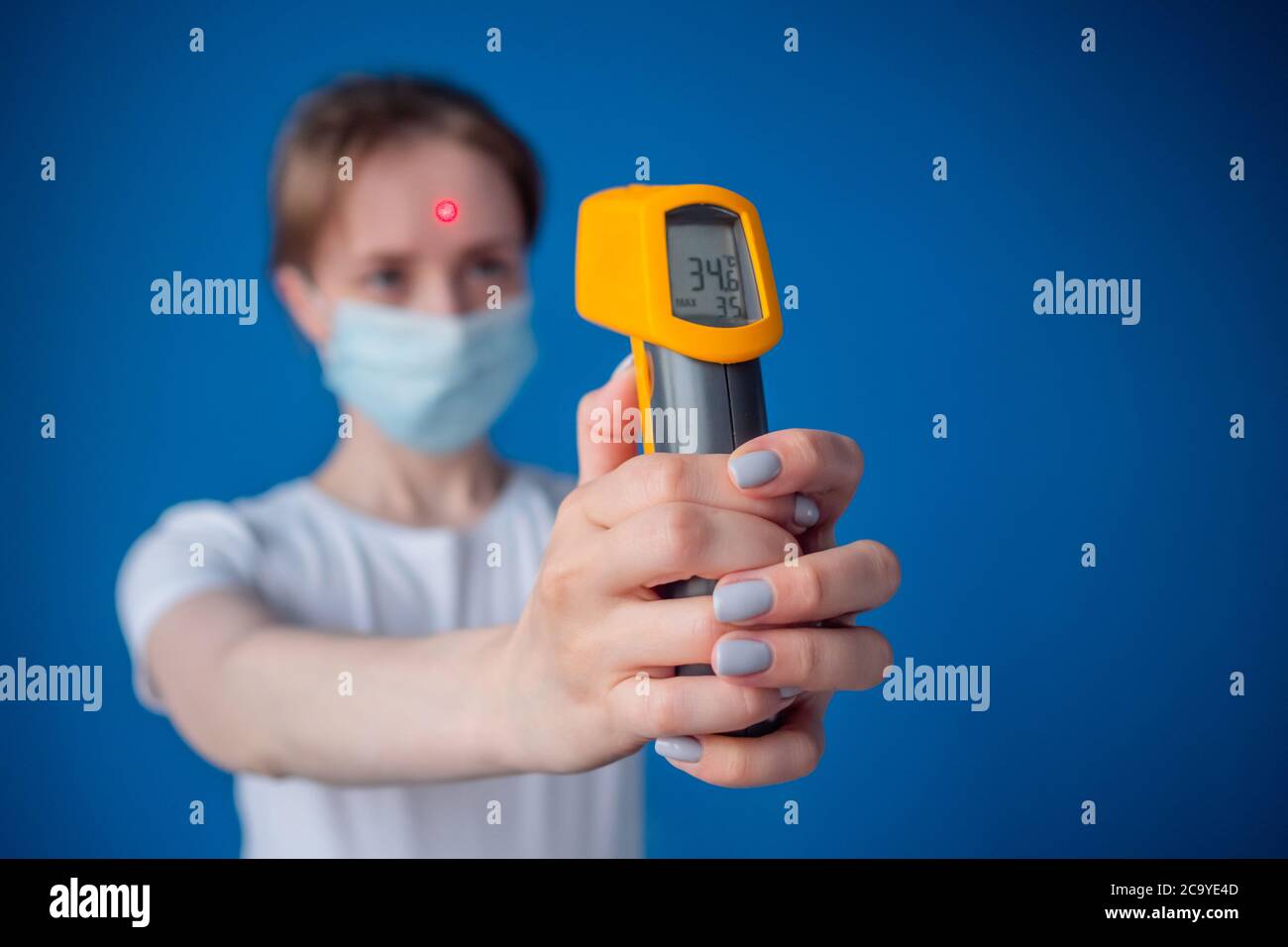 Healthcare, measurement, disease, infection, coronavirus concept. Woman ...