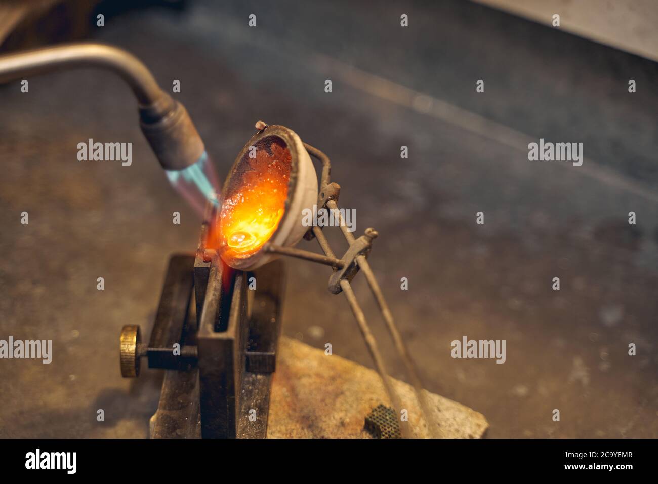 Using blowtorch hi-res stock photography and images - Alamy