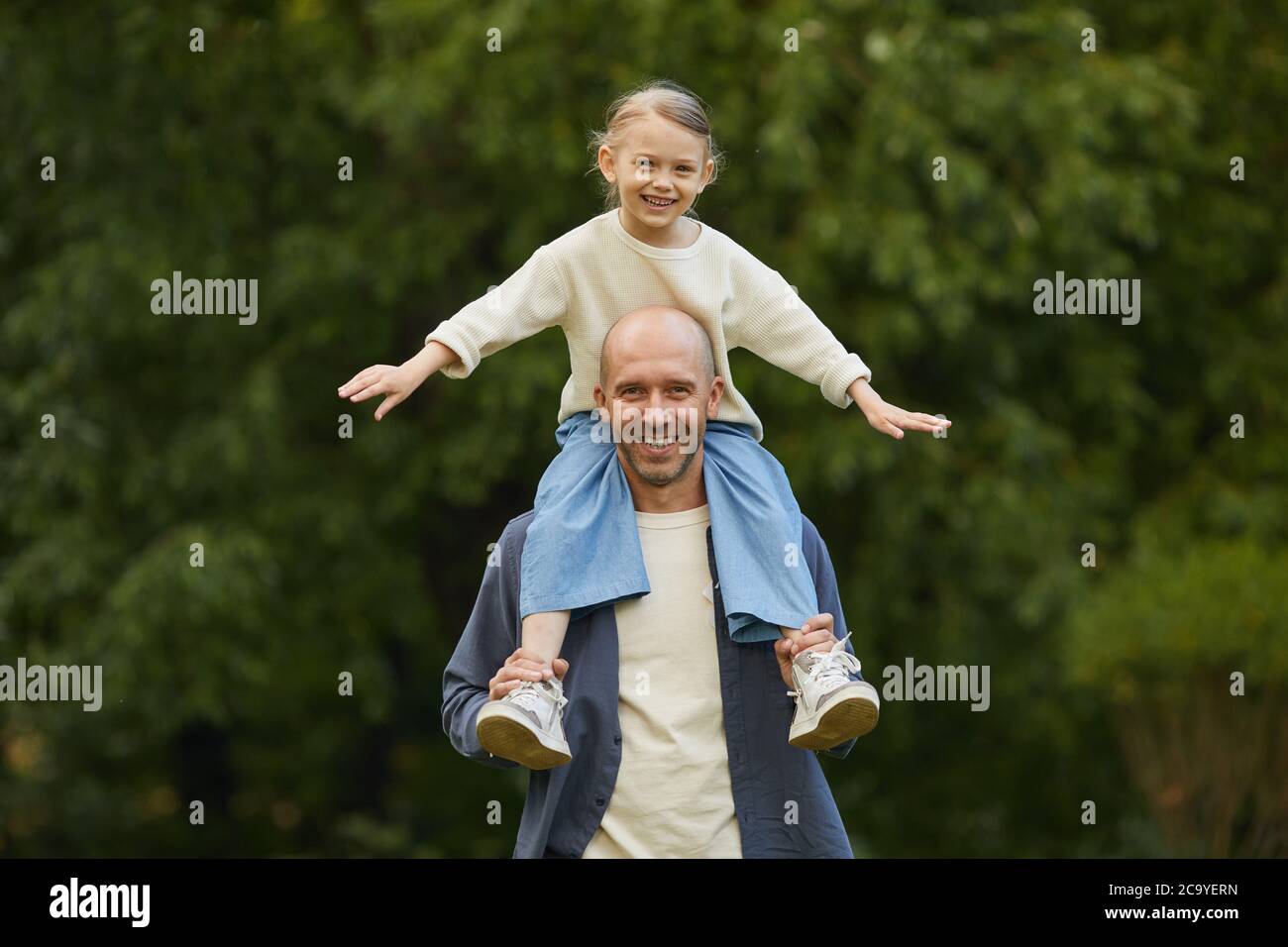 Child on dads shoulders hi-res stock photography and images - Alamy