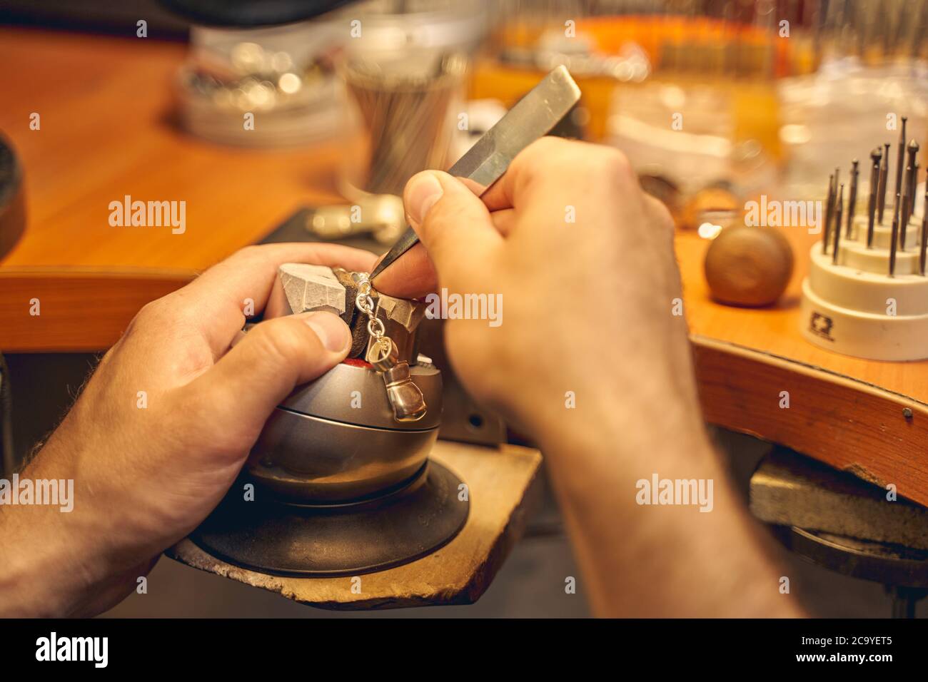 Stone setting hi-res stock photography and images - Alamy