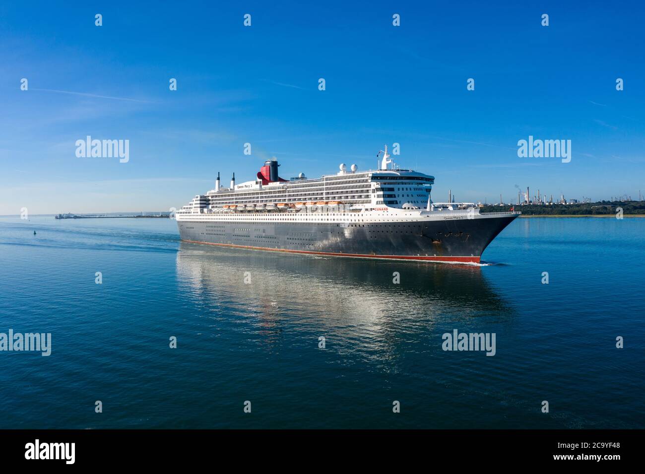 Queen Mary 2 British transatlantic ocean liner Stock Photo - Alamy