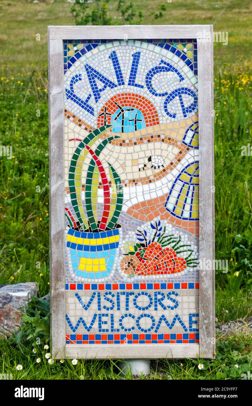 Welcome sign in English and Gaelic at North Bay on the island of Barra ...