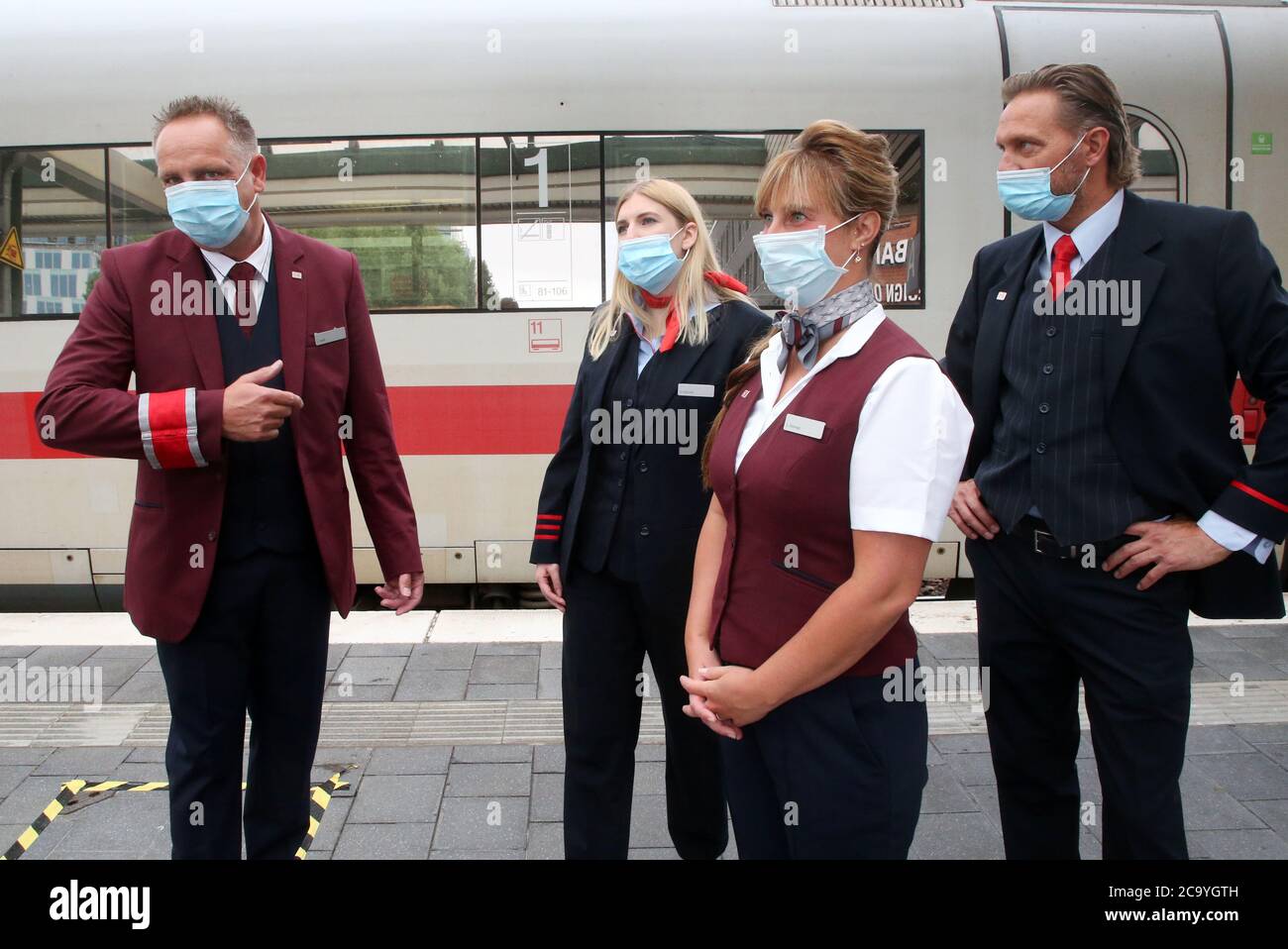 Berlin, Germany. 03rd Aug, 2020. Wearing mouth and nose protection ...